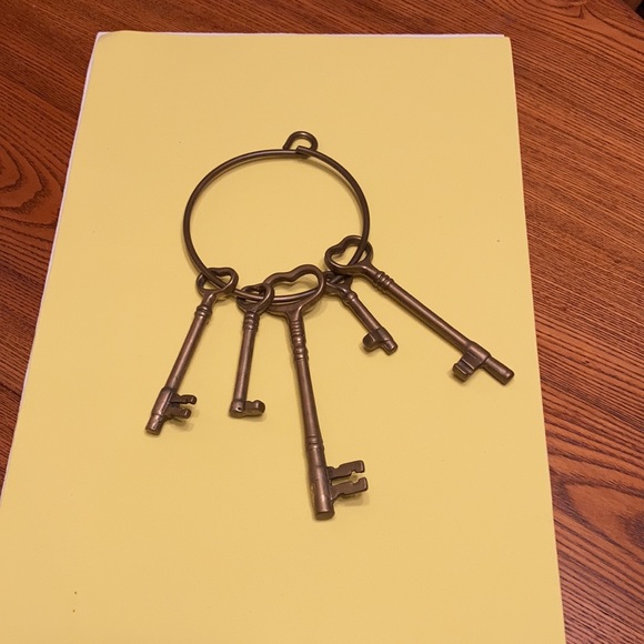 Accents | Vintage Solid Brass 5 Key Replica Set Old West Jail Keys On ...